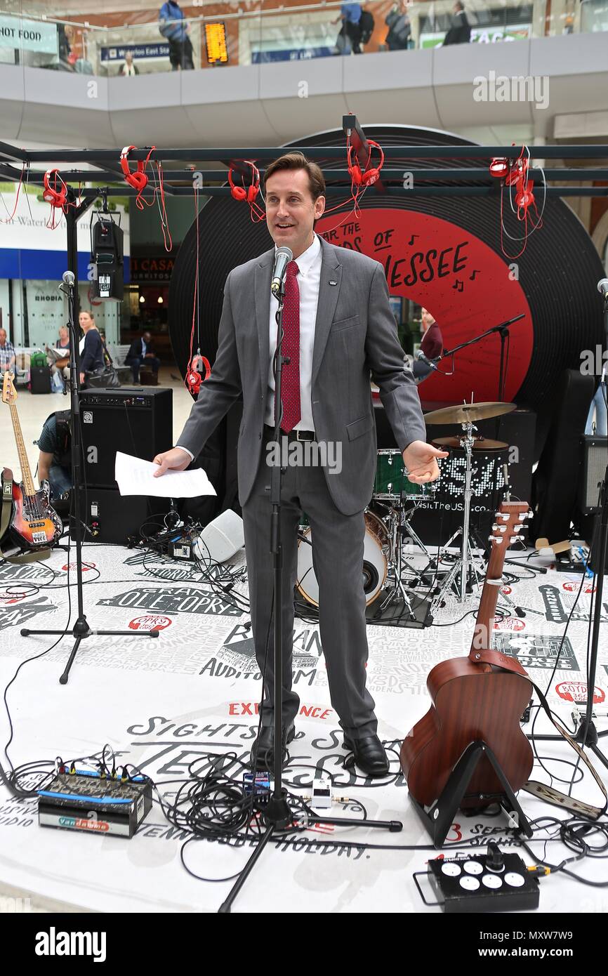 The Sights and Sounds of Tenessee at london waterloo 4/6/2018 Stock ...