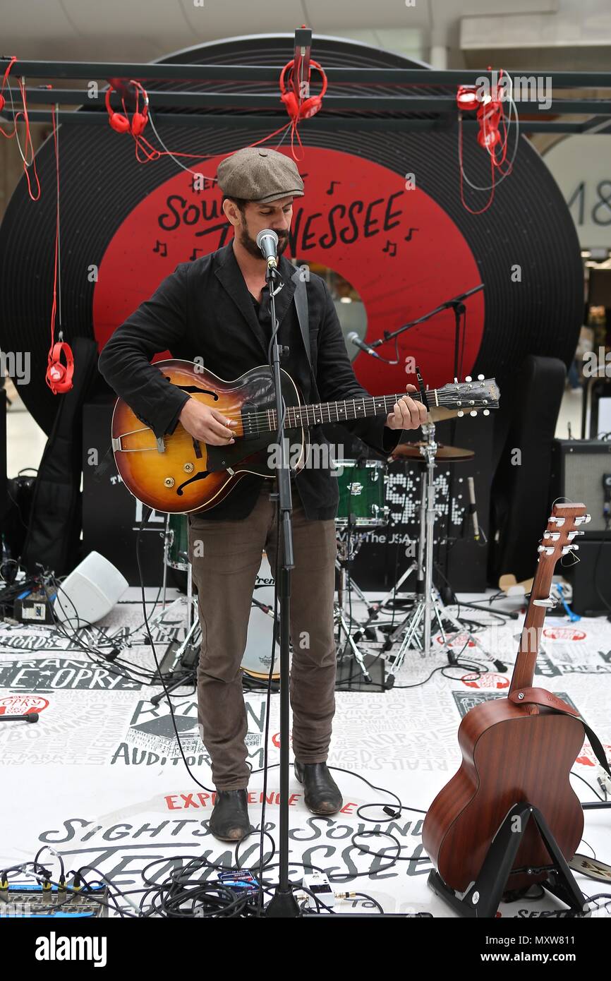 The Sights and Sounds of Tenessee at london waterloo 4/6/2018 Stock ...