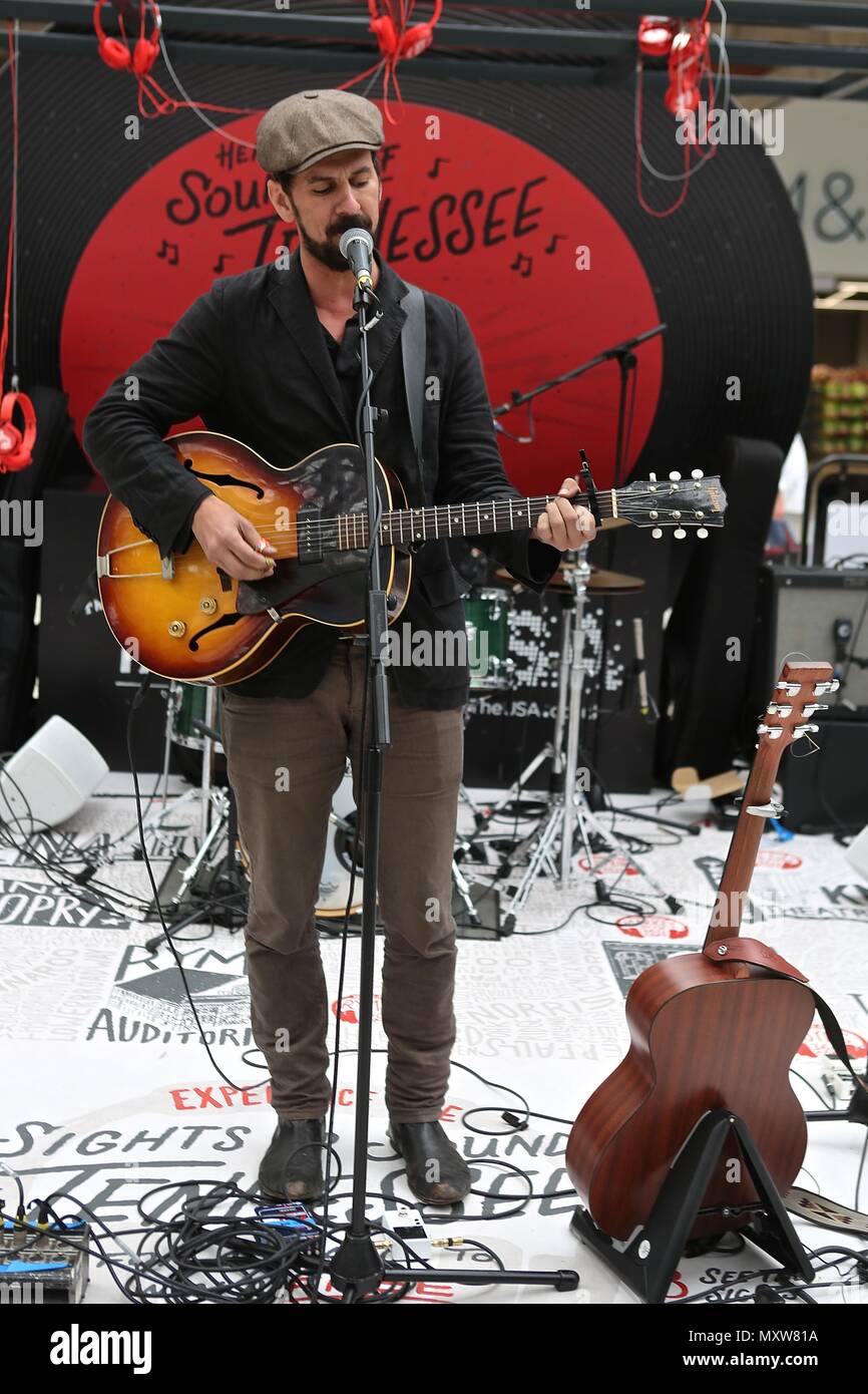 The Sights and Sounds of Tenessee at london waterloo 4/6/2018 Stock ...
