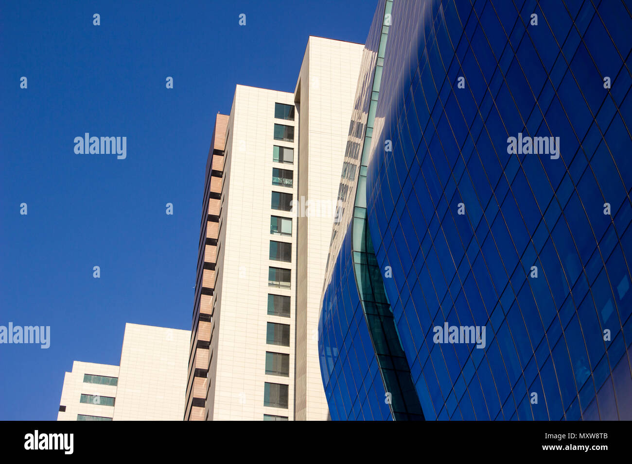 High rise building no one structure hi-res stock photography and images ...