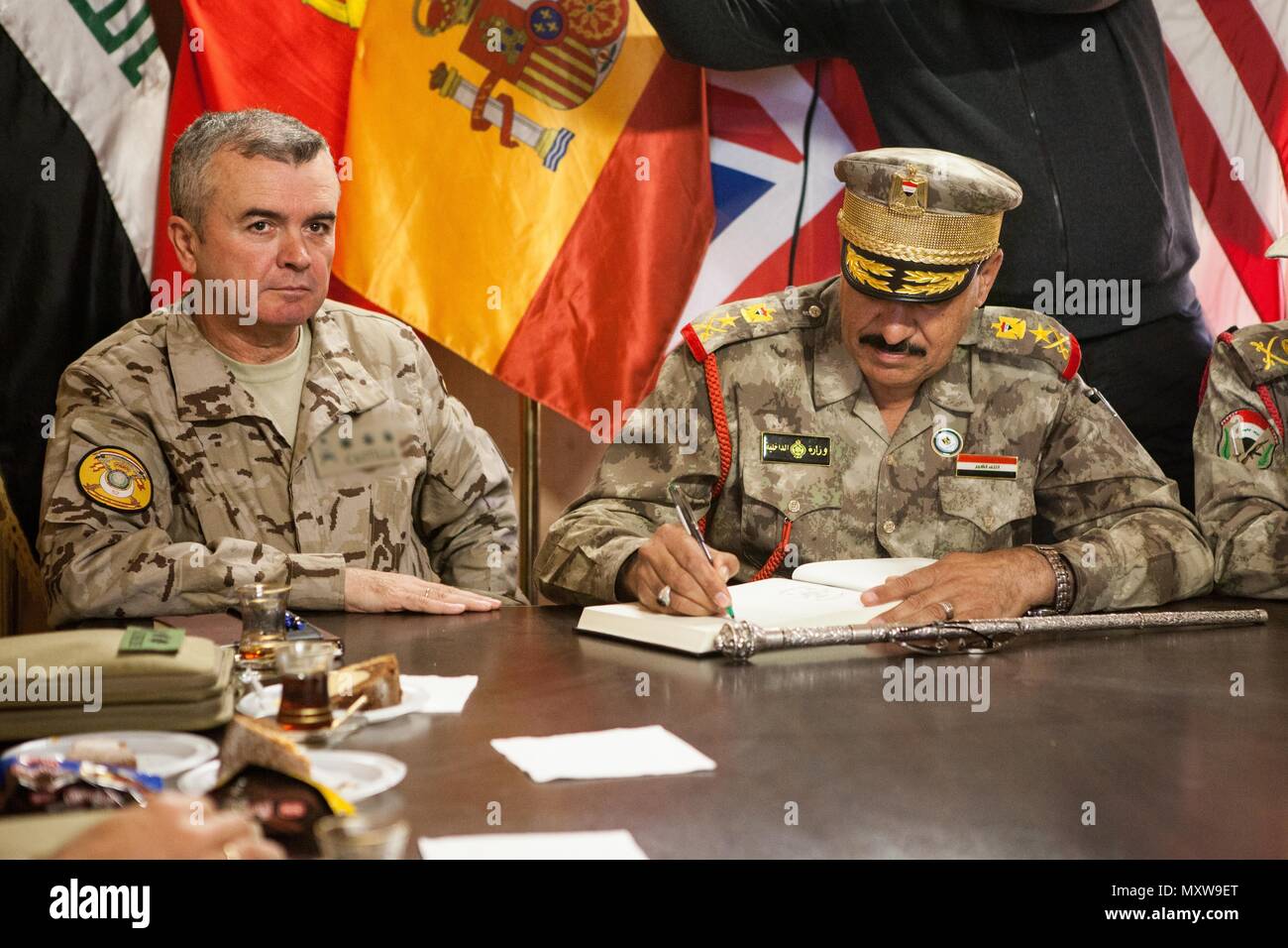 Iraqi Lt. Gen. Hamil Abdallah Emhamed, right, Iraqi Border Guard Police ...
