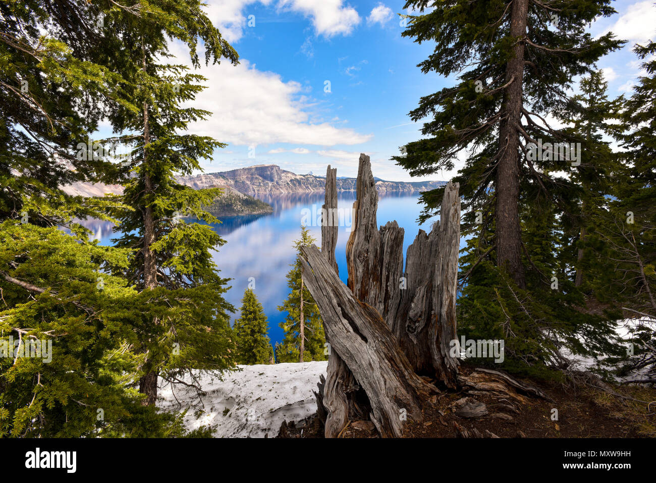 Road crater lake hi-res stock photography and images - Alamy