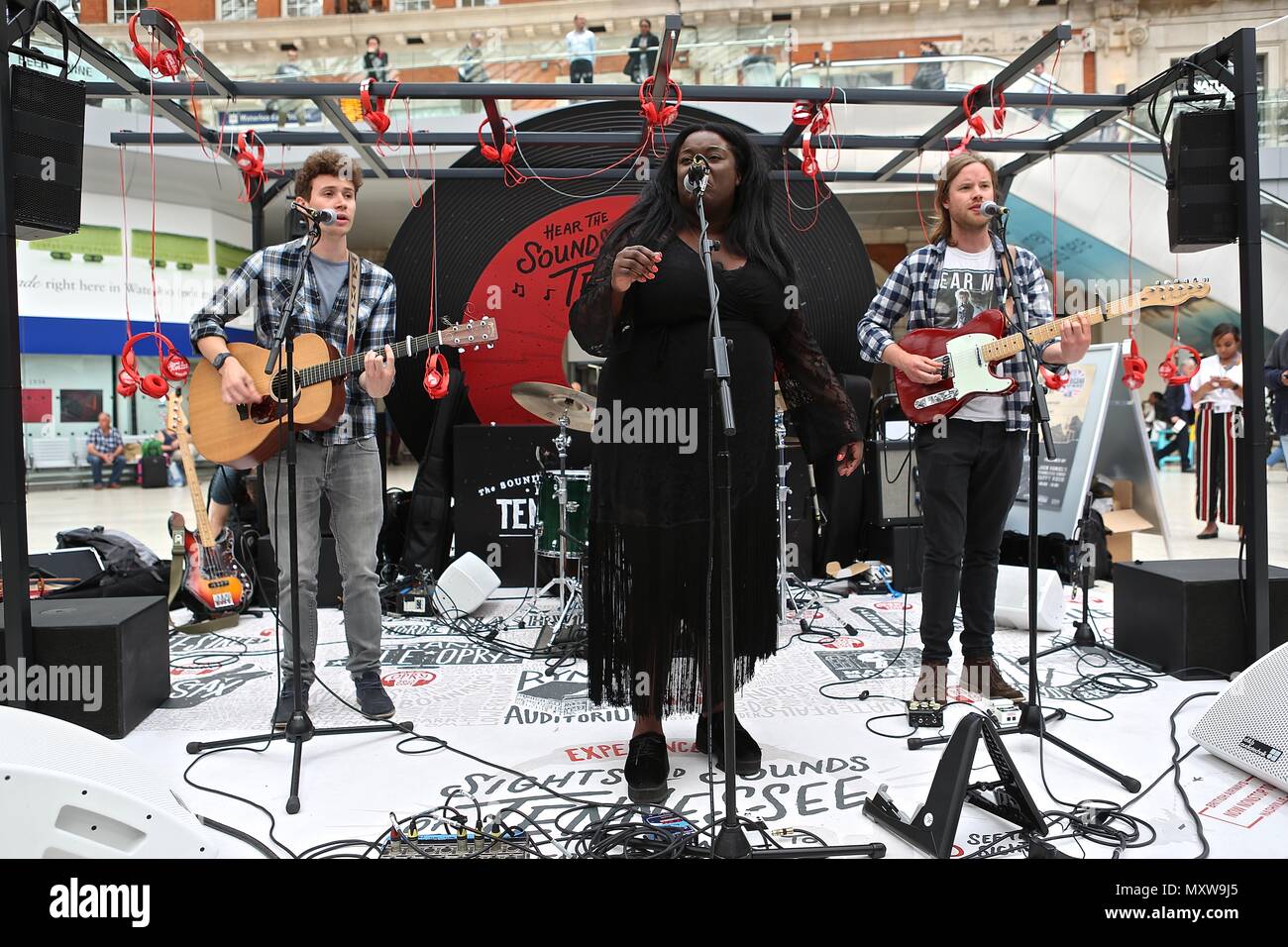 The Sights and Sounds of Tenessee at london waterloo 4/6/2018 Stock ...
