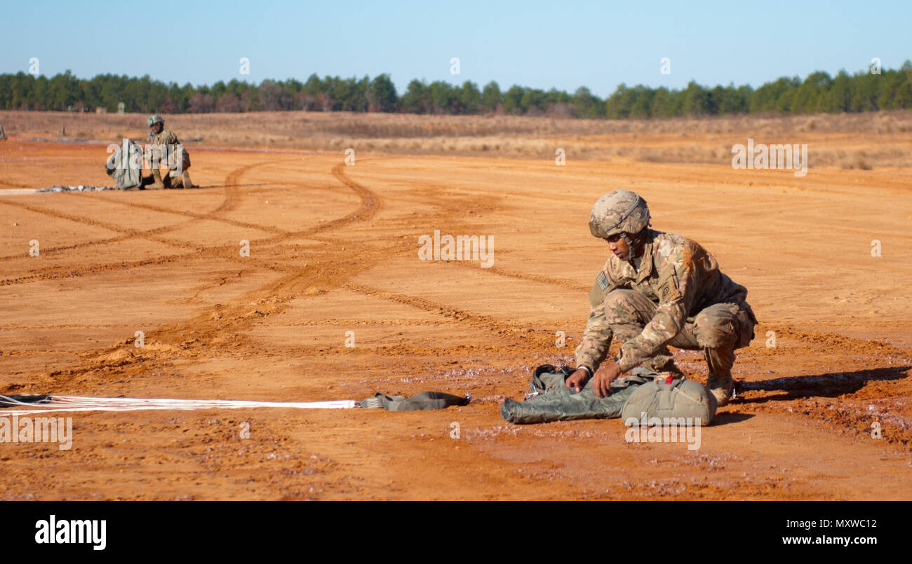 Mc6 parachute hi-res stock photography and images - Alamy