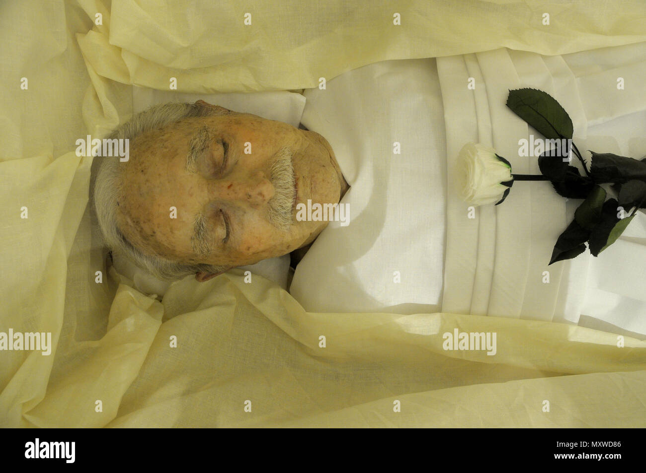 a senior man dead Stock Photo - Alamy