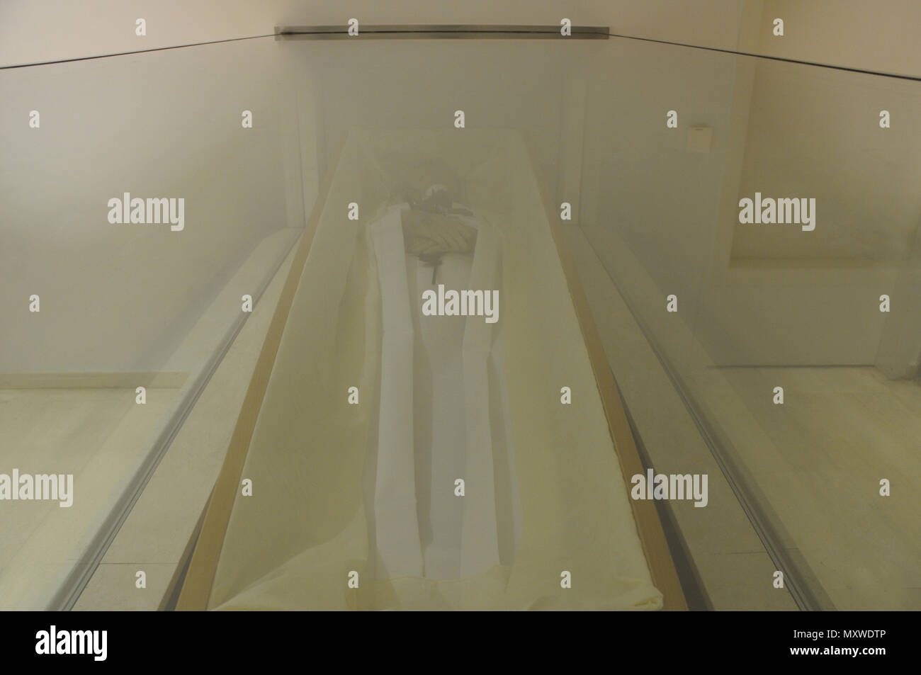 a senior man dead Stock Photo - Alamy