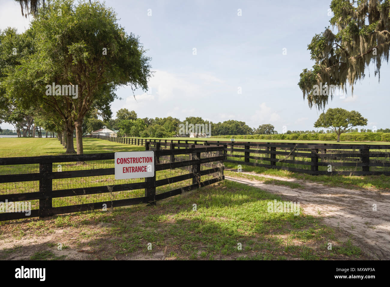 Posted Construction Entrance Sign Stock Photo - Alamy