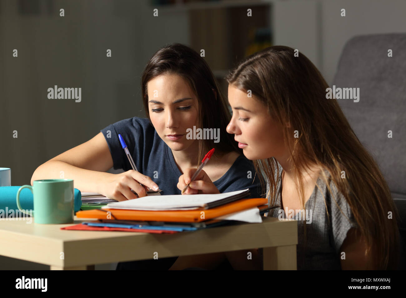 Two teenage girls at night hi-res stock photography and images - Alamy