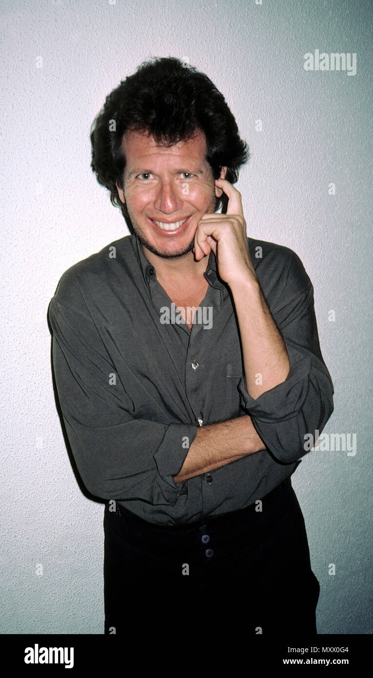 Gary Shandling on October 1, 1987 in New York City. Credit: Walter ...
