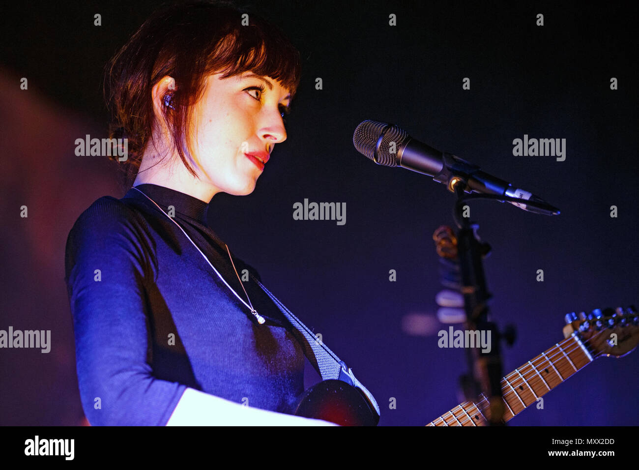 Elena Tonra of Daughter performing live onstage. Elena Tonra live ...