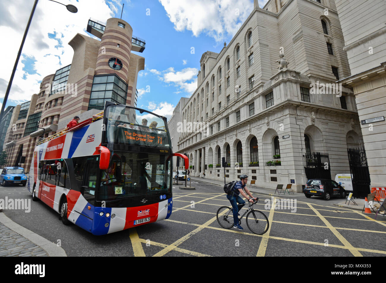 Victoria bus station london hi-res stock photography and images - Alamy