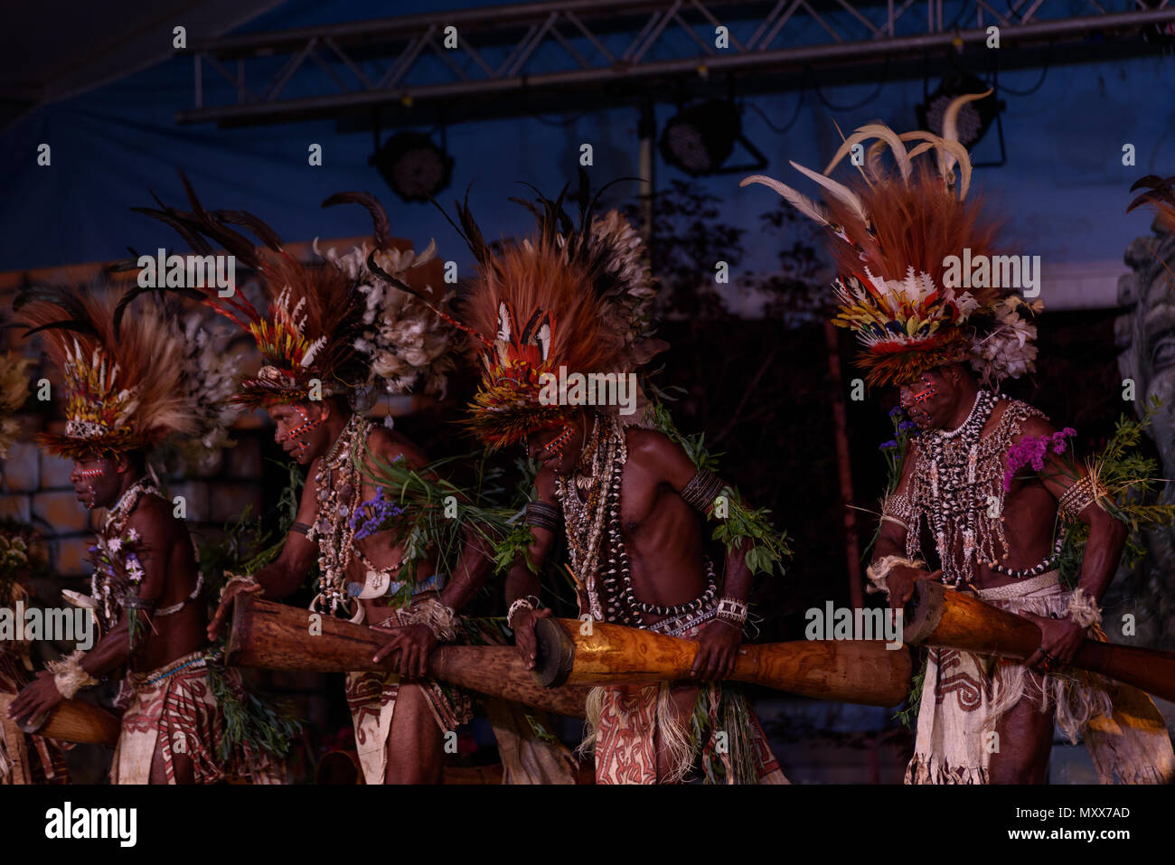 Tufi dance hi-res stock photography and images - Alamy