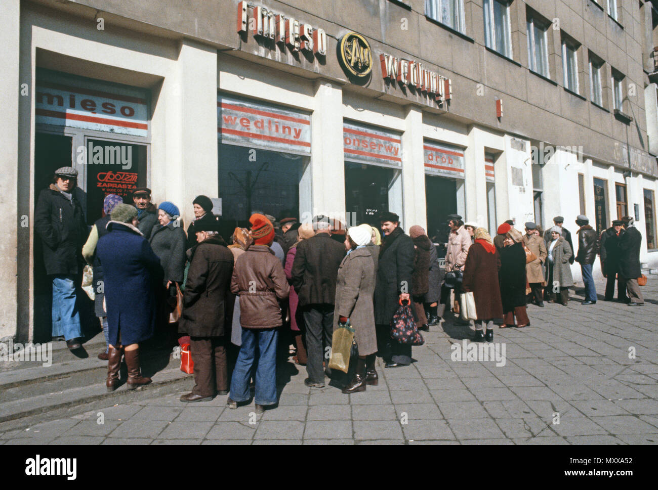Queues 1970s hi-res stock photography and images - Alamy