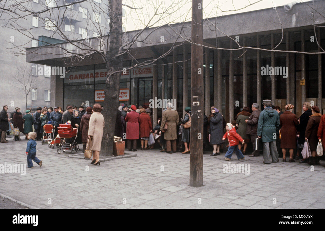 Queues 1970s hi-res stock photography and images - Alamy