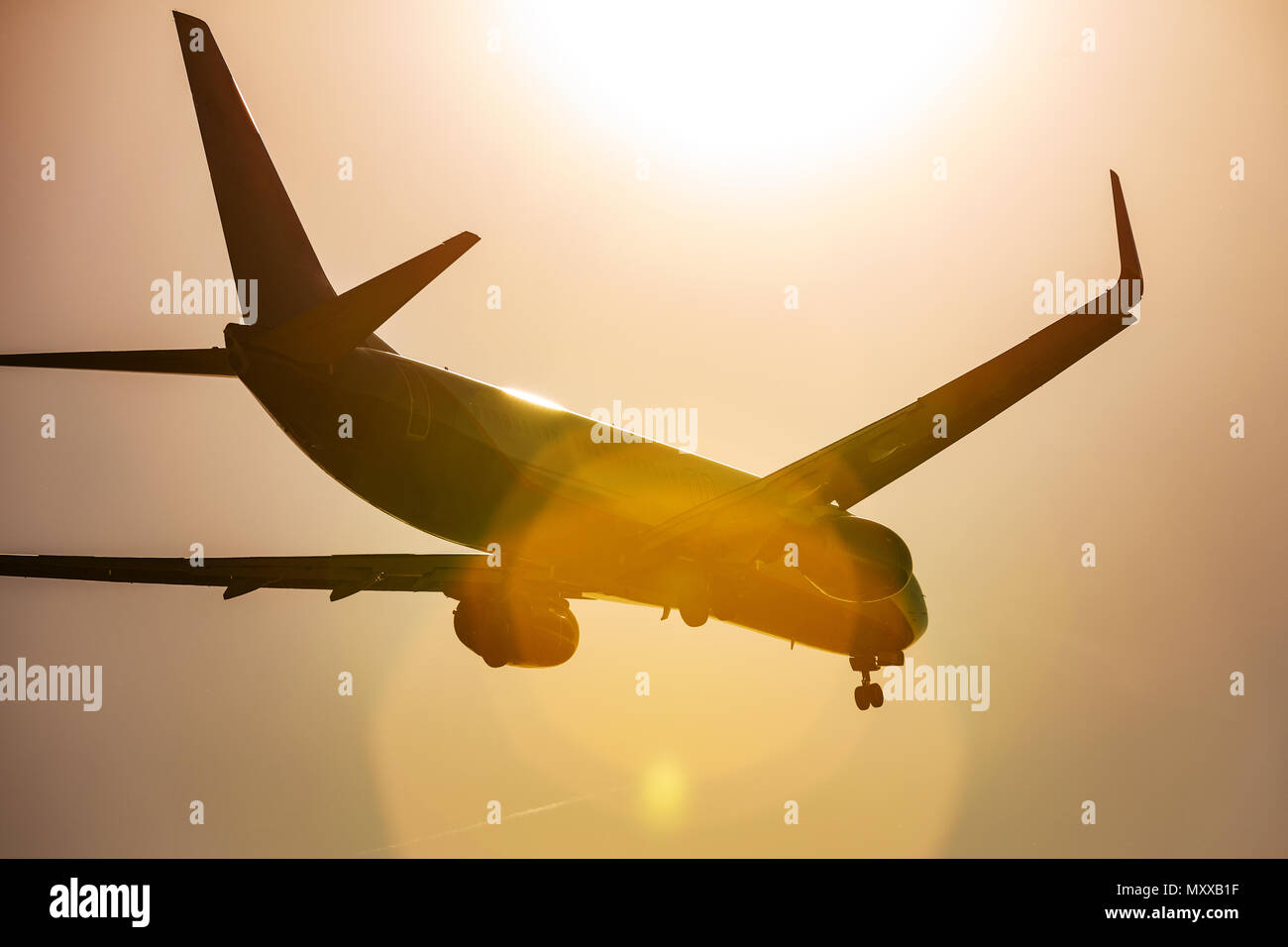 Passenger plane hi-res stock photography and images - Alamy