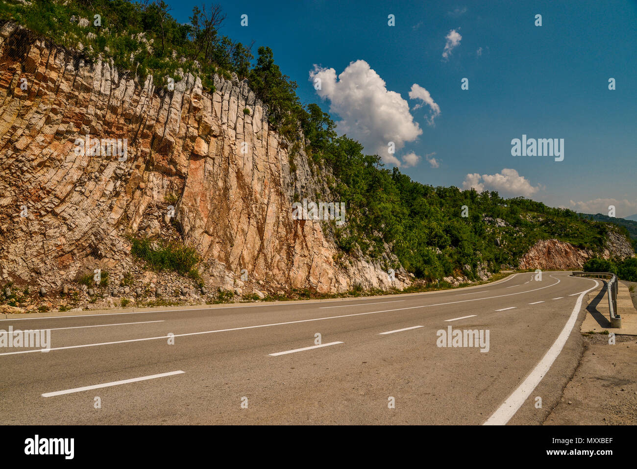 Empty road in the mountains hi-res stock photography and images - Alamy