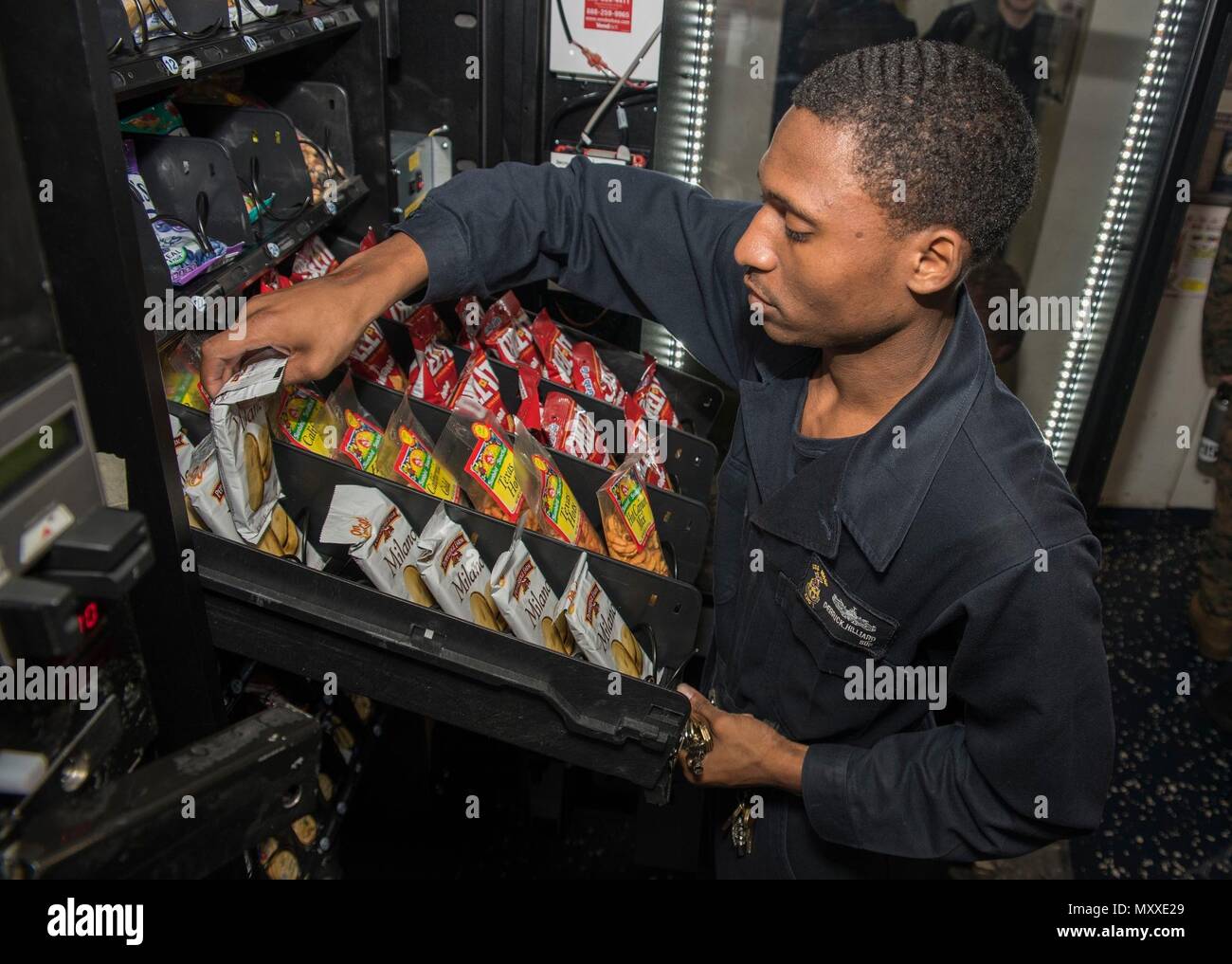 Bulk vending machine hi-res stock photography and images - Alamy