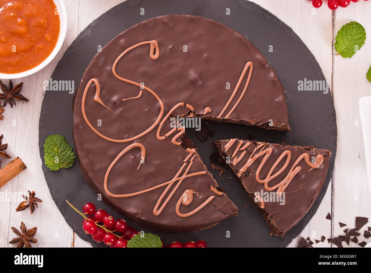 Sacher torte sponge hi-res stock photography and images - Alamy