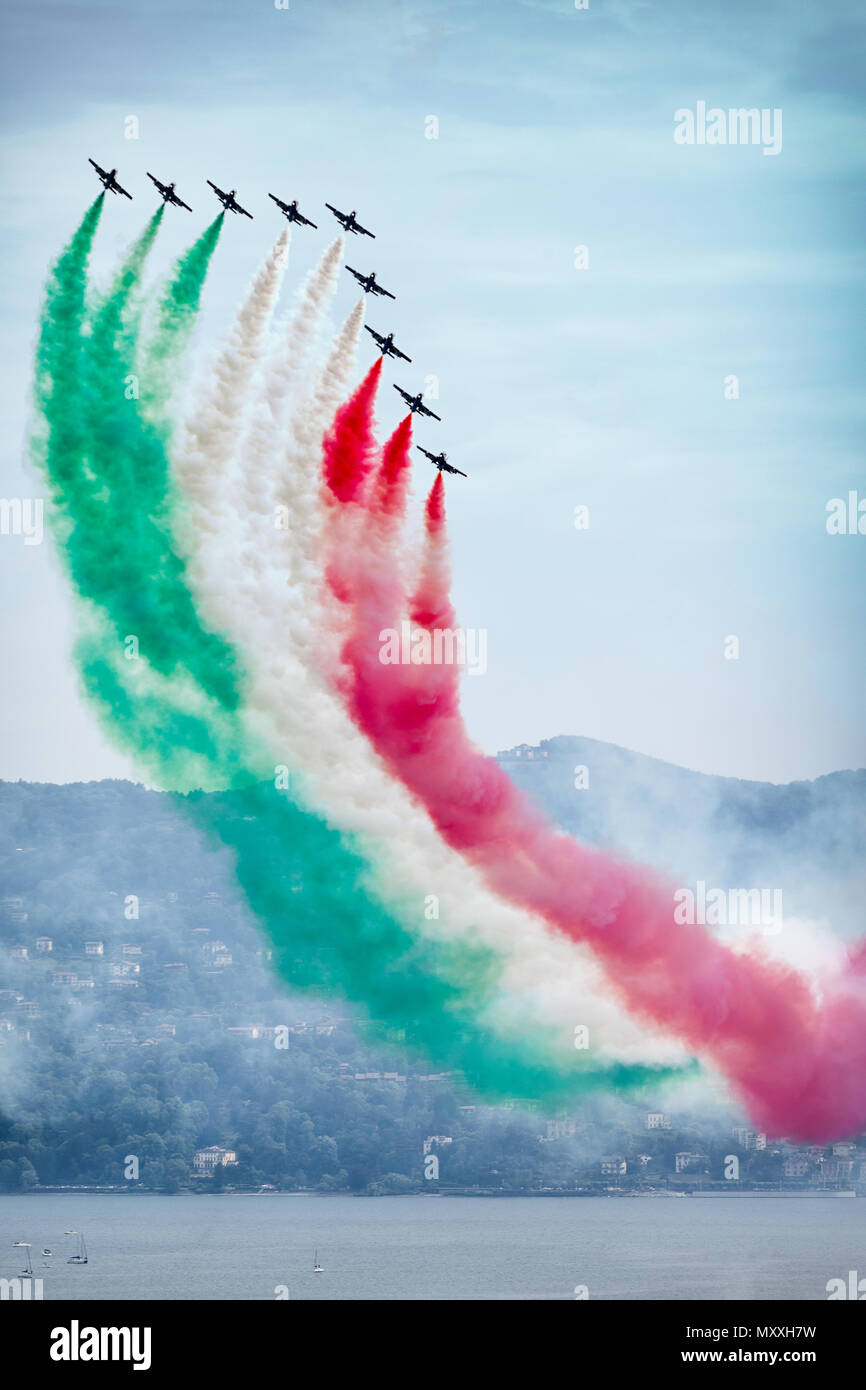 Italian air force aerobatic team hi-res stock photography and images ...