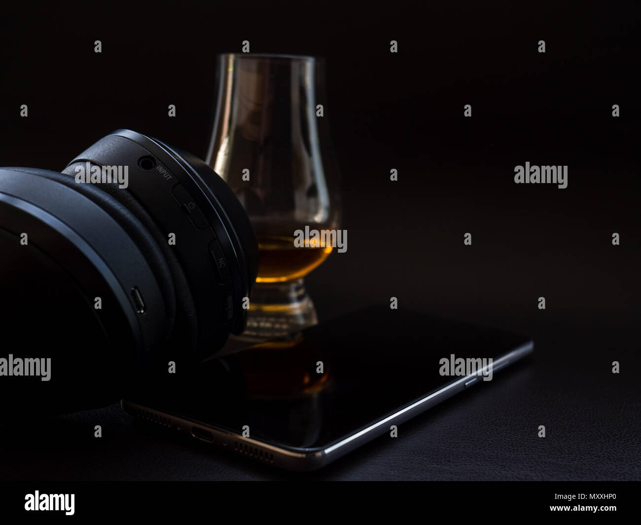 Whisky glass hi-res stock photography and images - Alamy