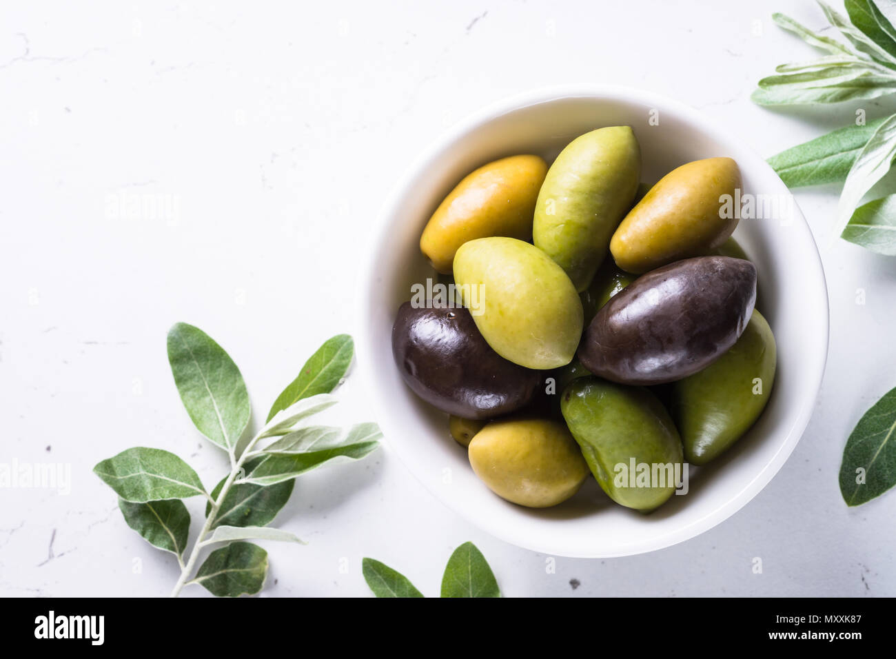 Olives in a bowl top view isolated hi-res stock photography and images ...