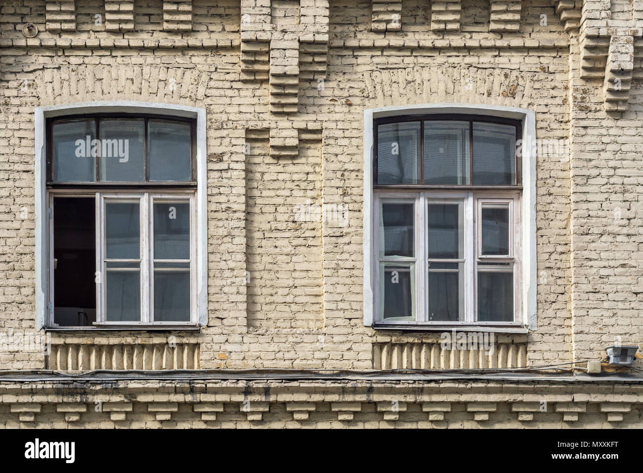 Beige brick house exterior front hi-res stock photography and images ...