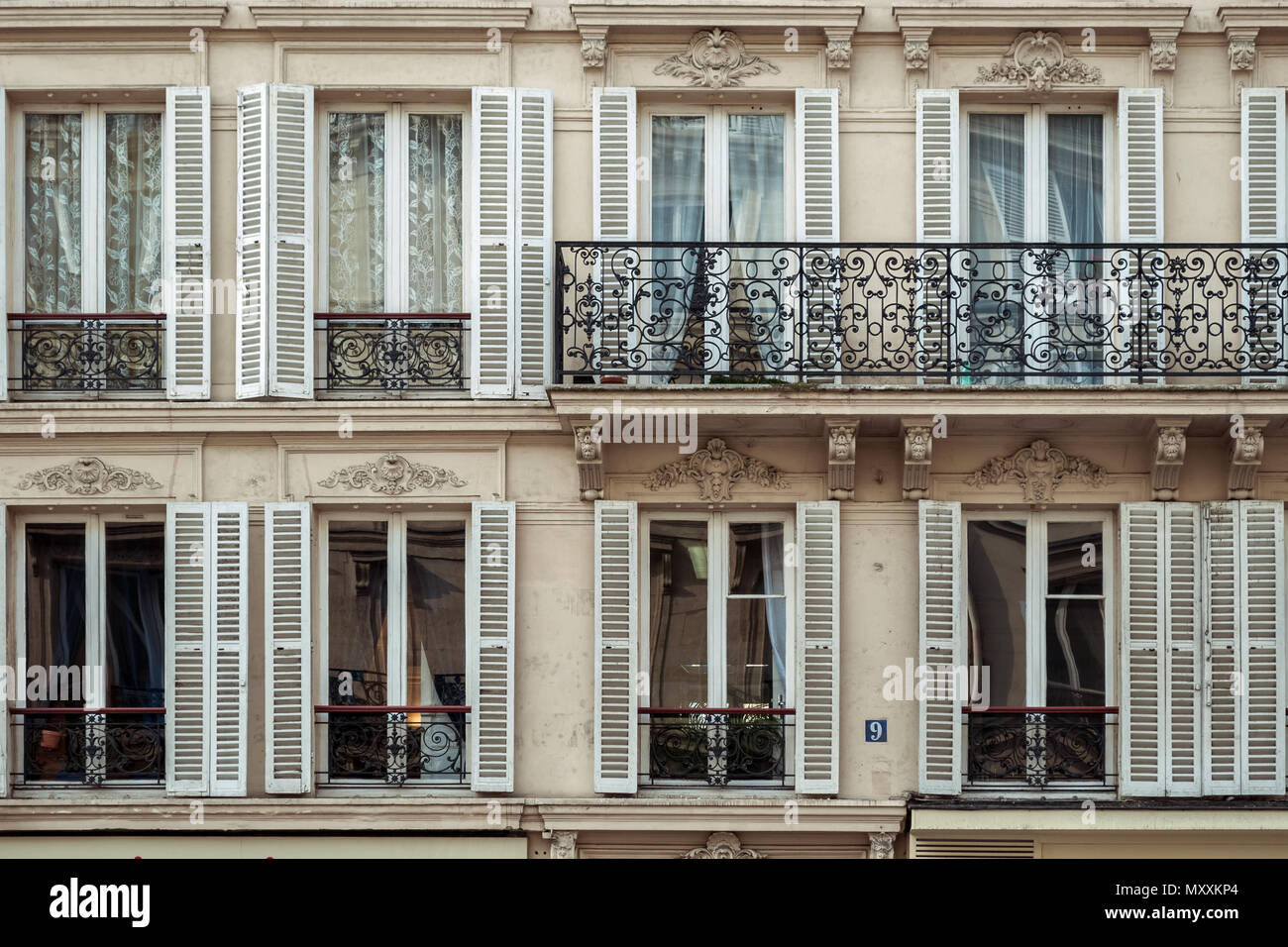 French style balcony railing hi-res stock photography and images - Alamy