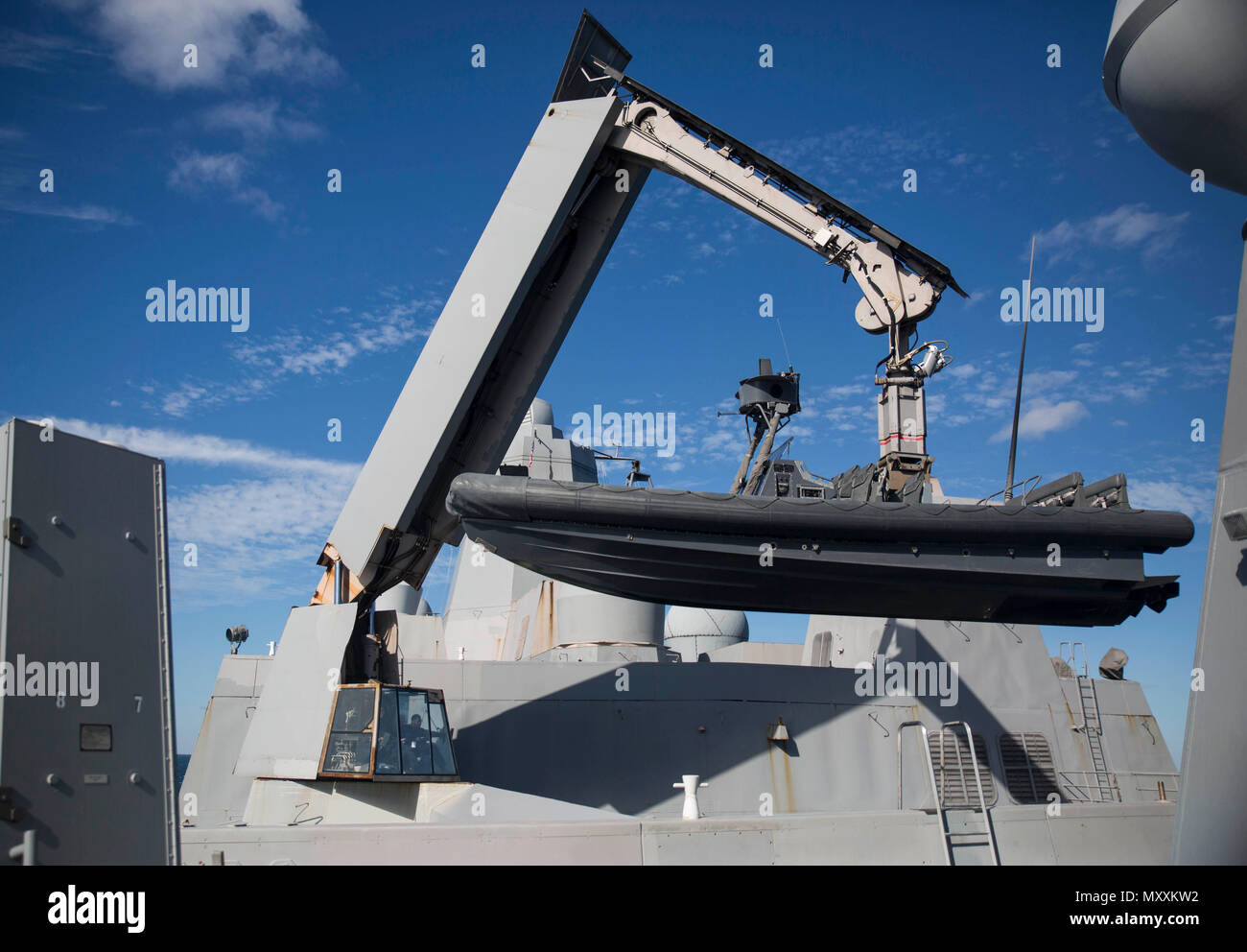 Knuckle boom crane hi-res stock photography and images - Alamy