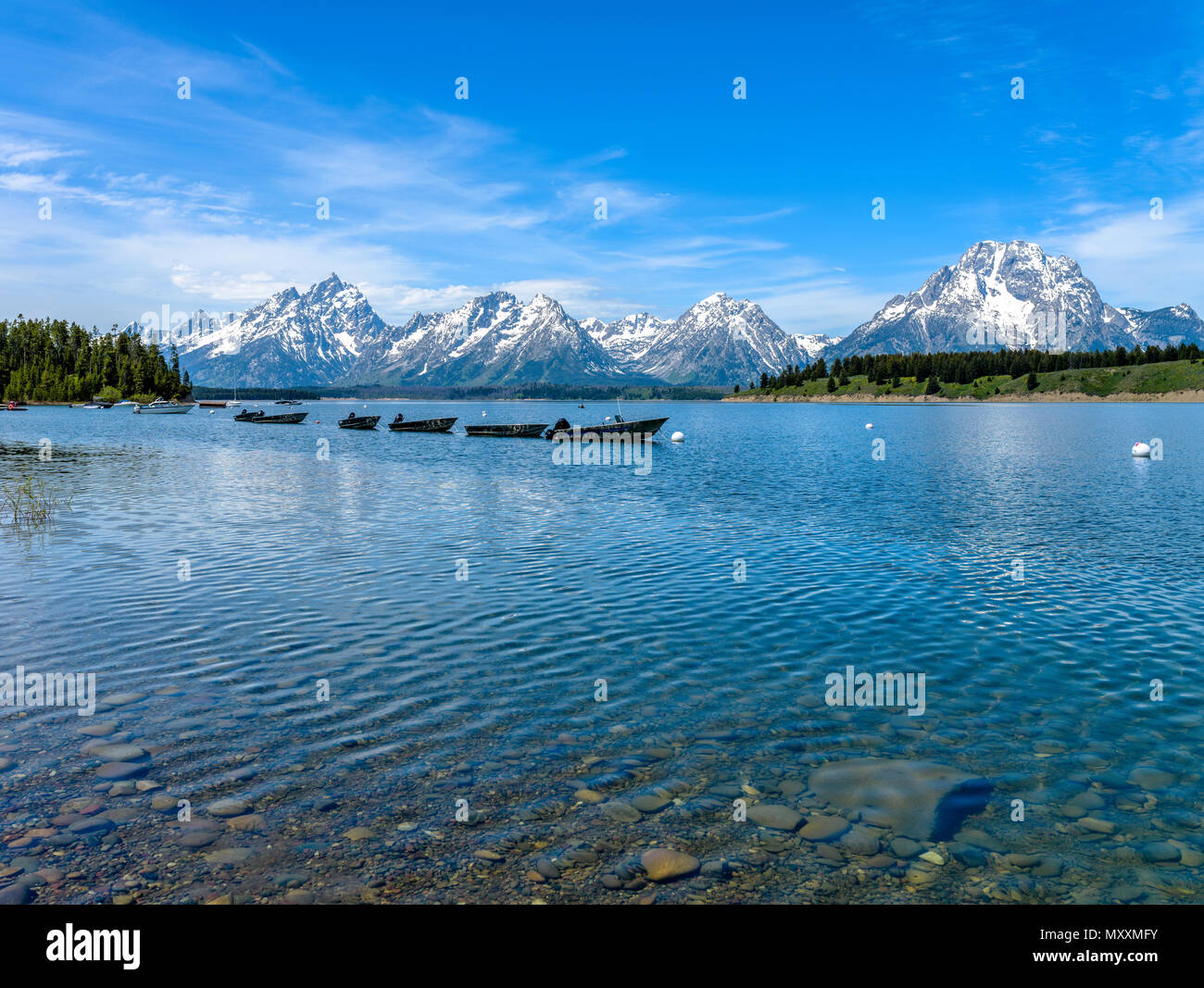 Blue mountain lake hi-res stock photography and images - Alamy