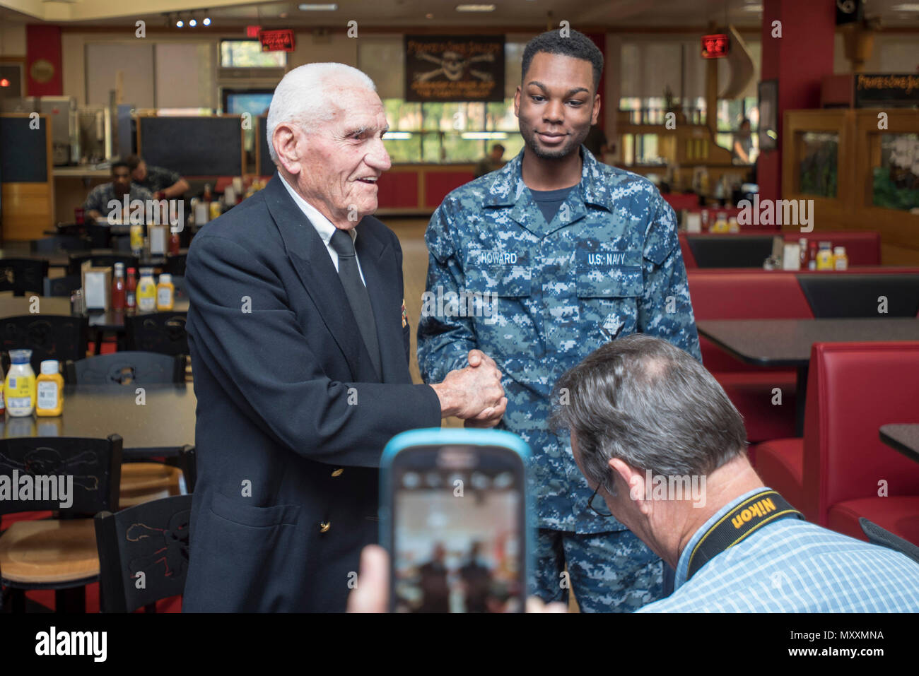 161207-N-IC565-025 KINGS BAY, Ga. (Dec. 7, 2016) Pearl Harbor survivor ...