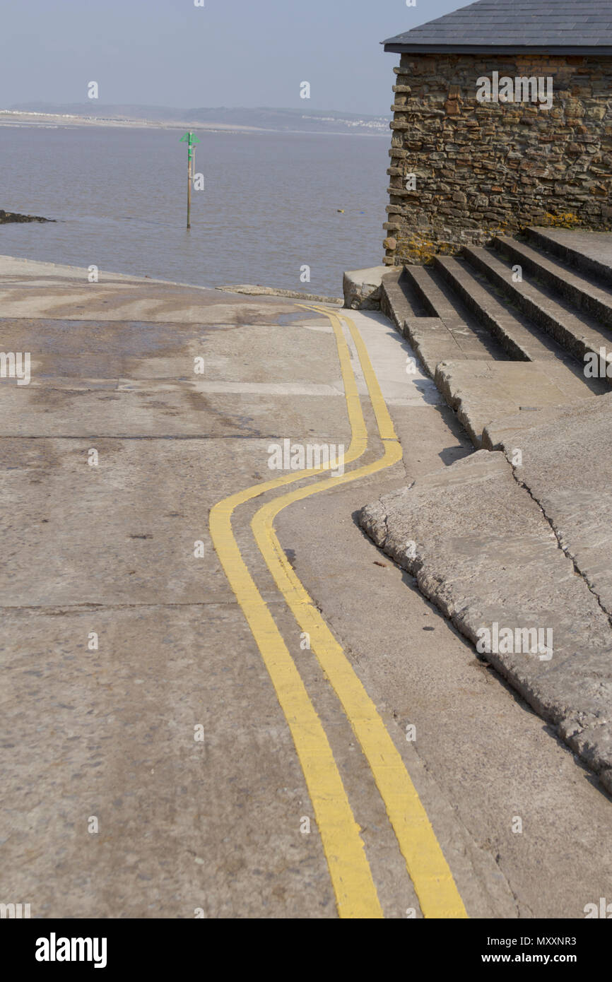 Pavement markings uk hi-res stock photography and images - Alamy
