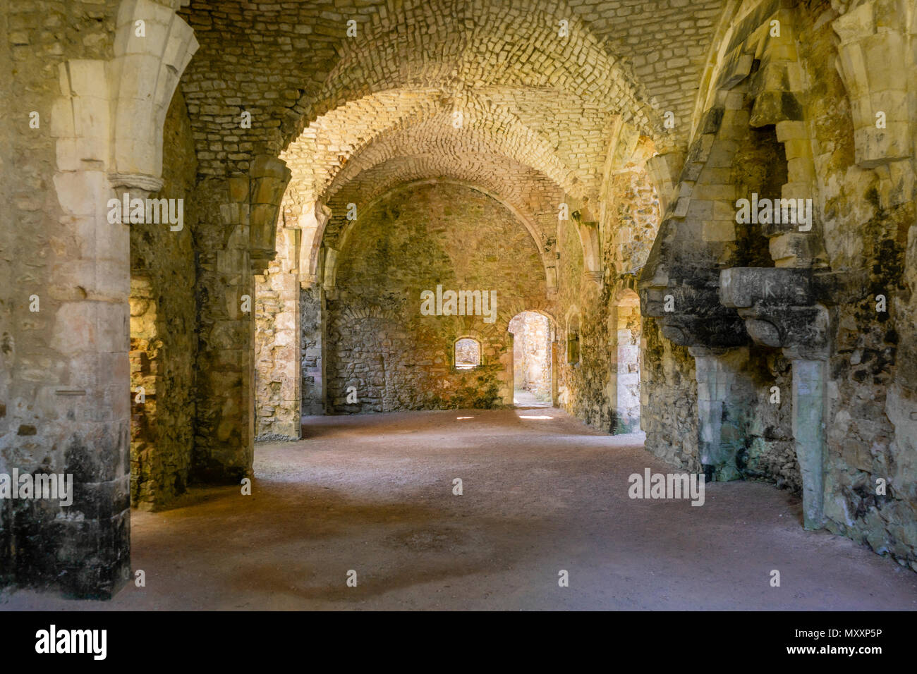 Old english ruins hi-res stock photography and images - Alamy