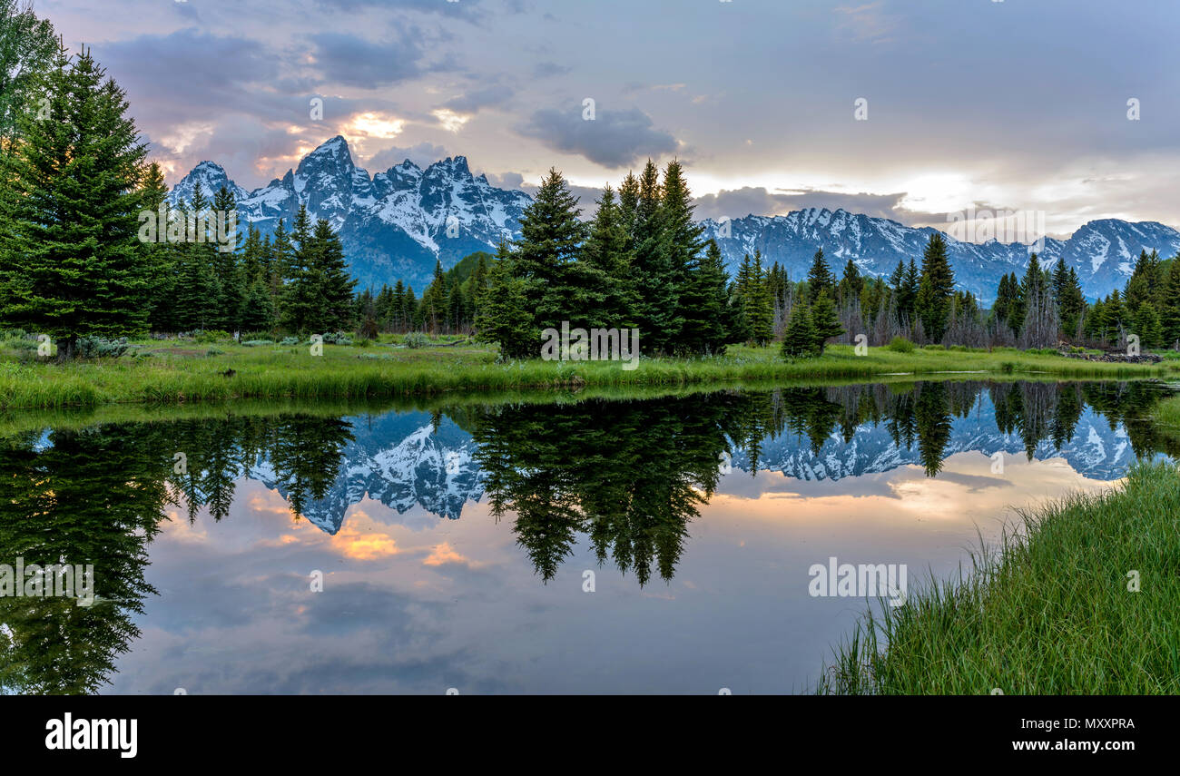 Storm mountain dam hi-res stock photography and images - Alamy
