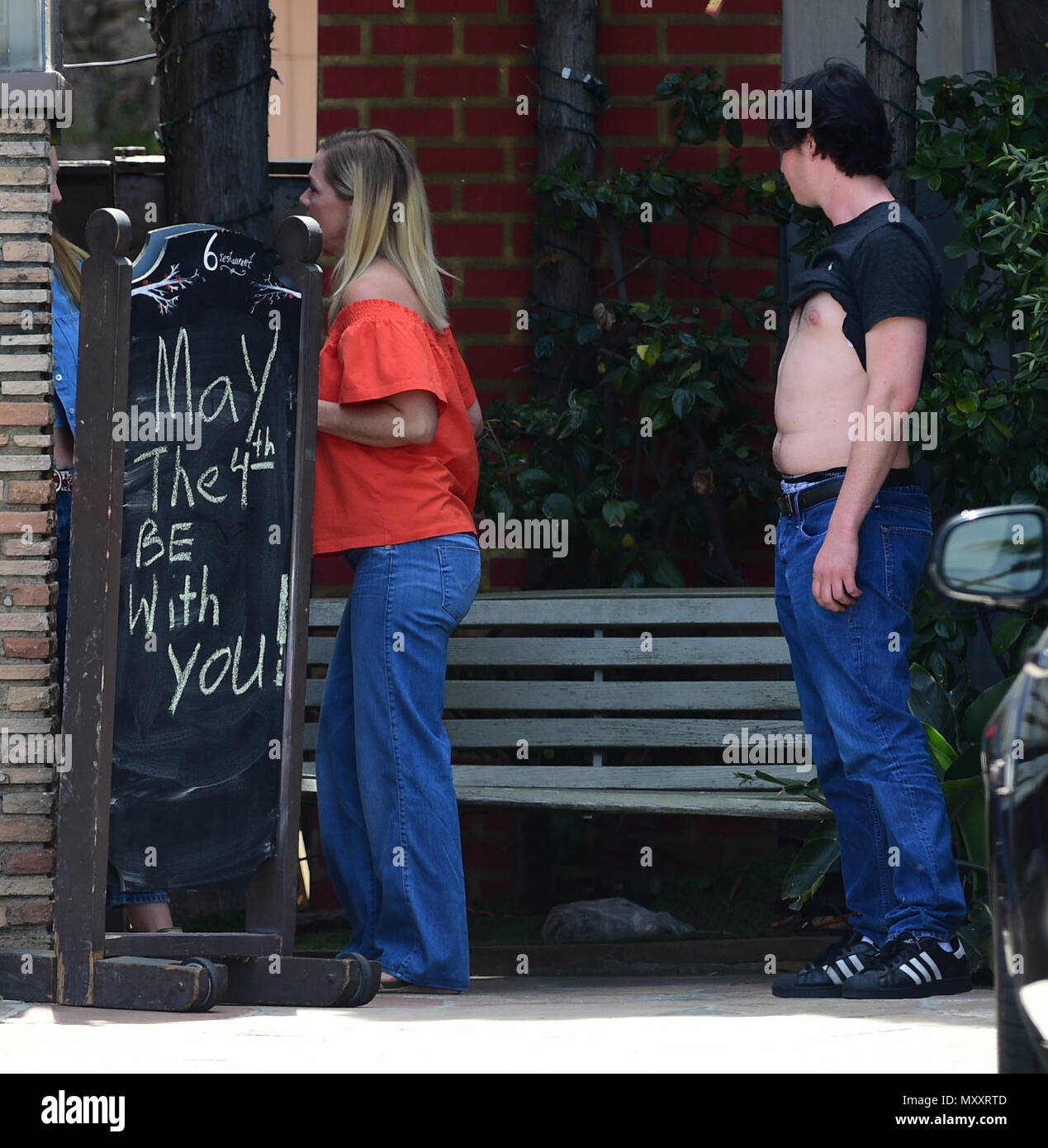 Jennie Garth goes to lunch with daughter Luca Bella Facinelli and a ...