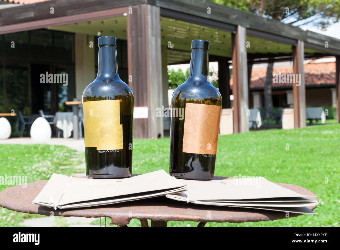 Hand beaten gold leaf hi-res stock photography and images - Alamy