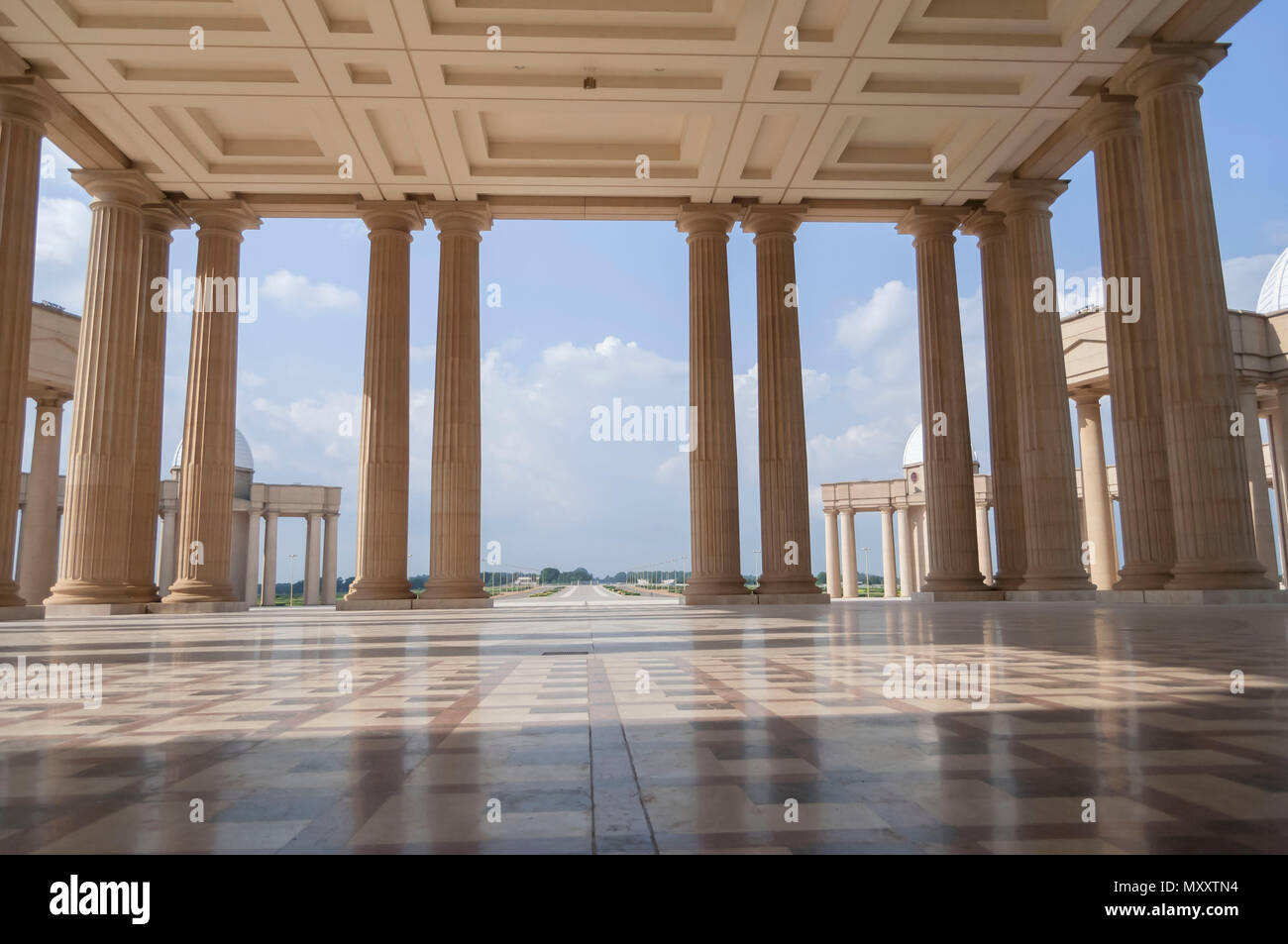 Basilica in yamoussoukro hi-res stock photography and images - Alamy