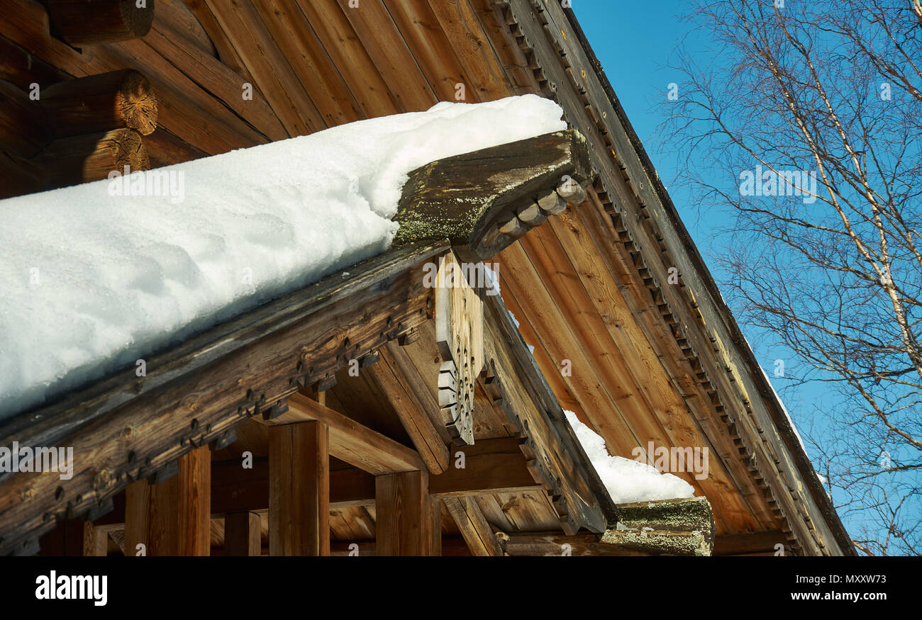 Russian Traditional wooden architecture - Chudsky konek , Top log on ...