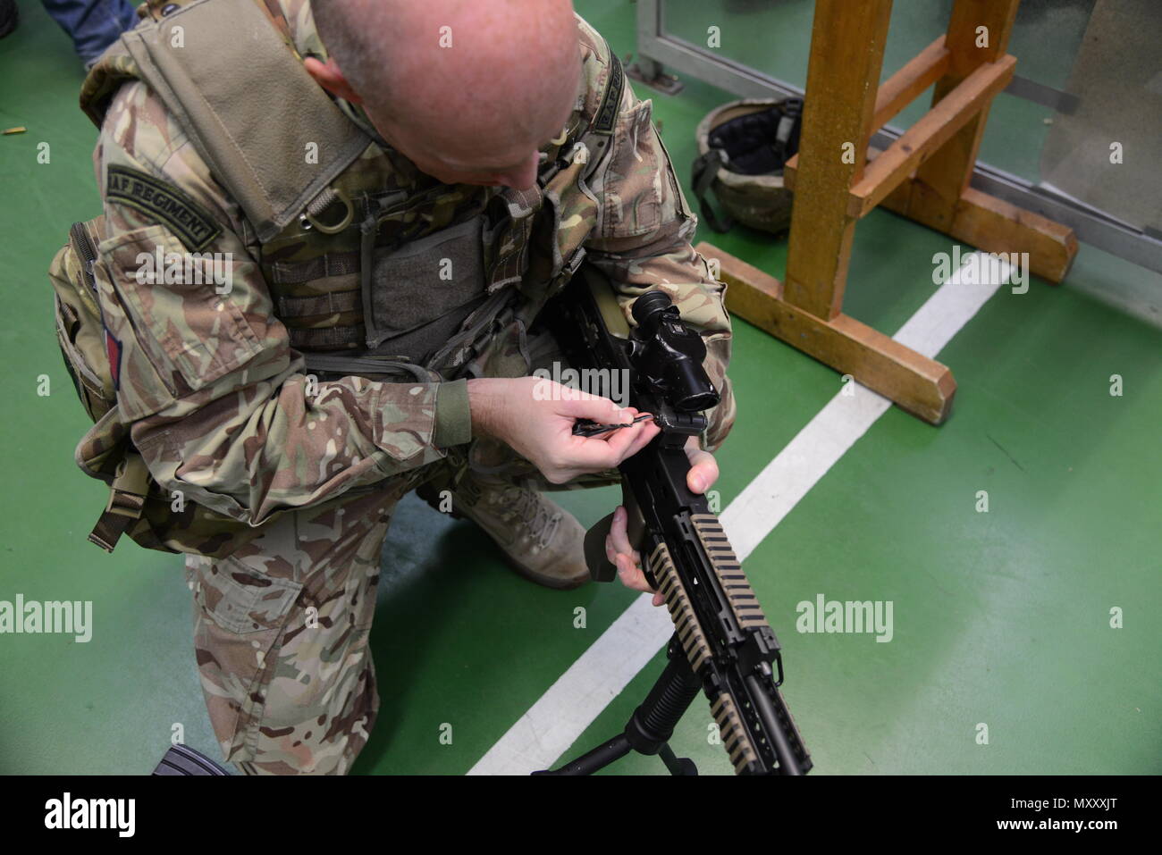 L85 rifle hi-res stock photography and images - Alamy