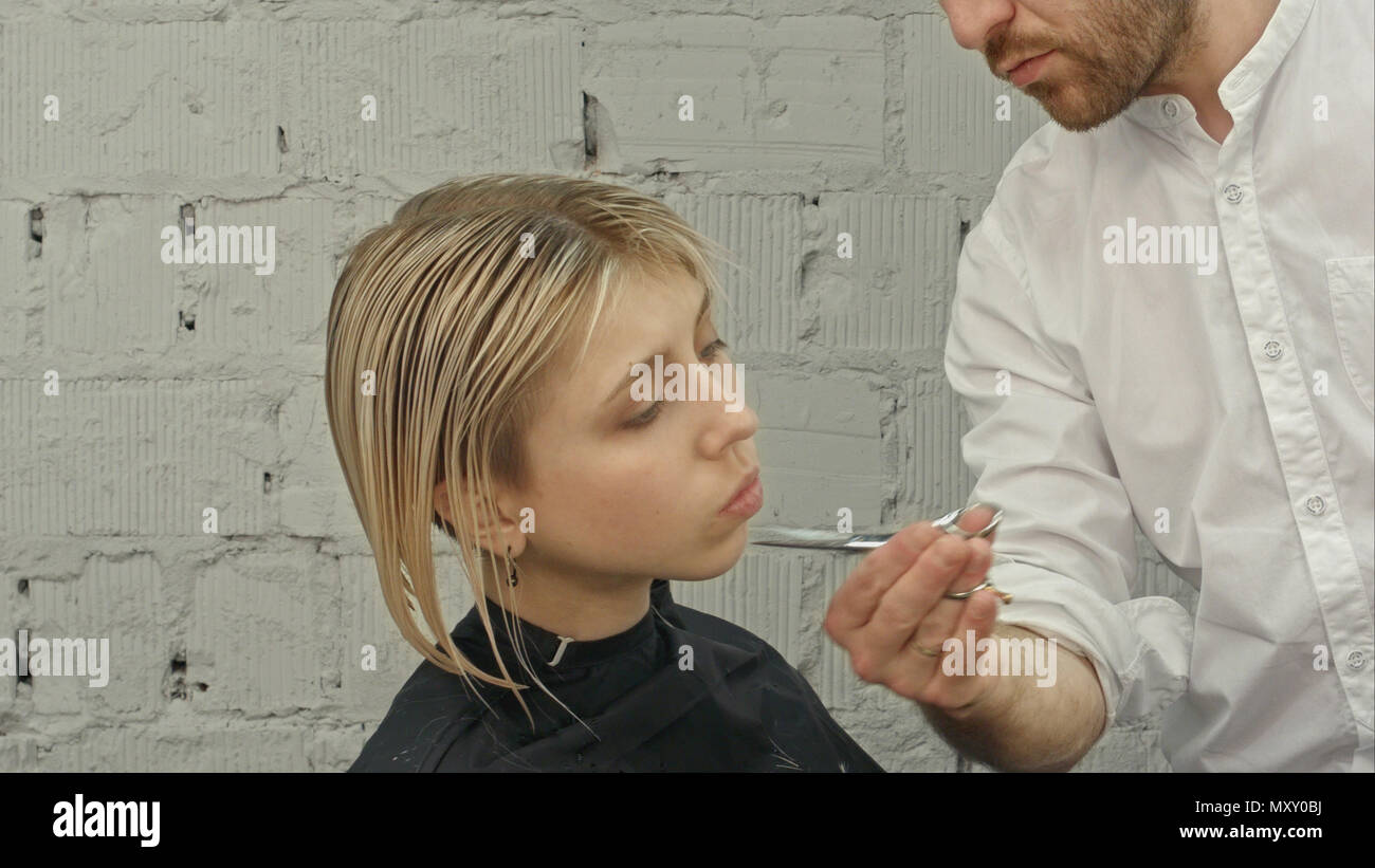 Man having hair cut salon hi-res stock photography and images - Alamy