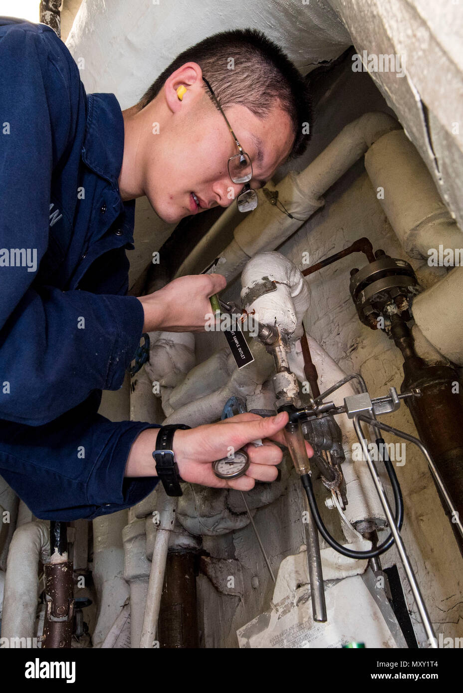 161212-N-LG762-061 ATLANTIC OCEAN (Dec. 12, 2016) Seaman Bruce Quan ...
