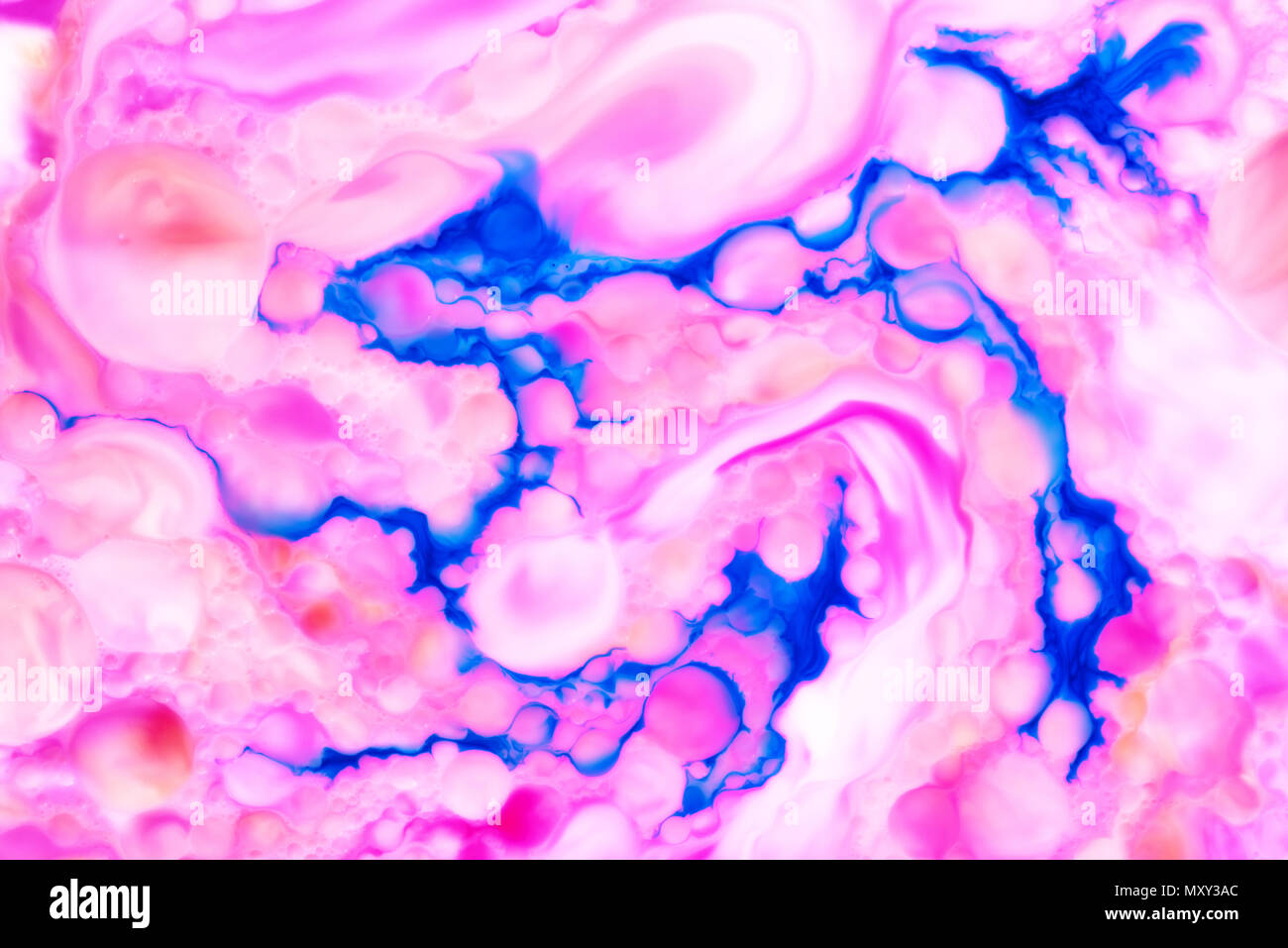 Fluid fabric hi-res stock photography and images - Alamy