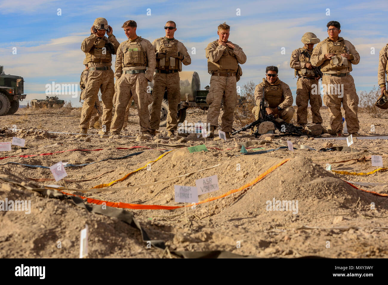 Marines with Task Force Recon, 3rd Light Armored Reconnaissance ...