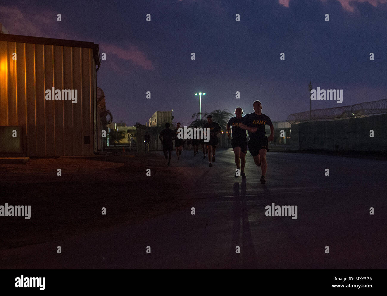 U.S. Army Infantry soldiers from the 1-124th Infantry Battalion and ...