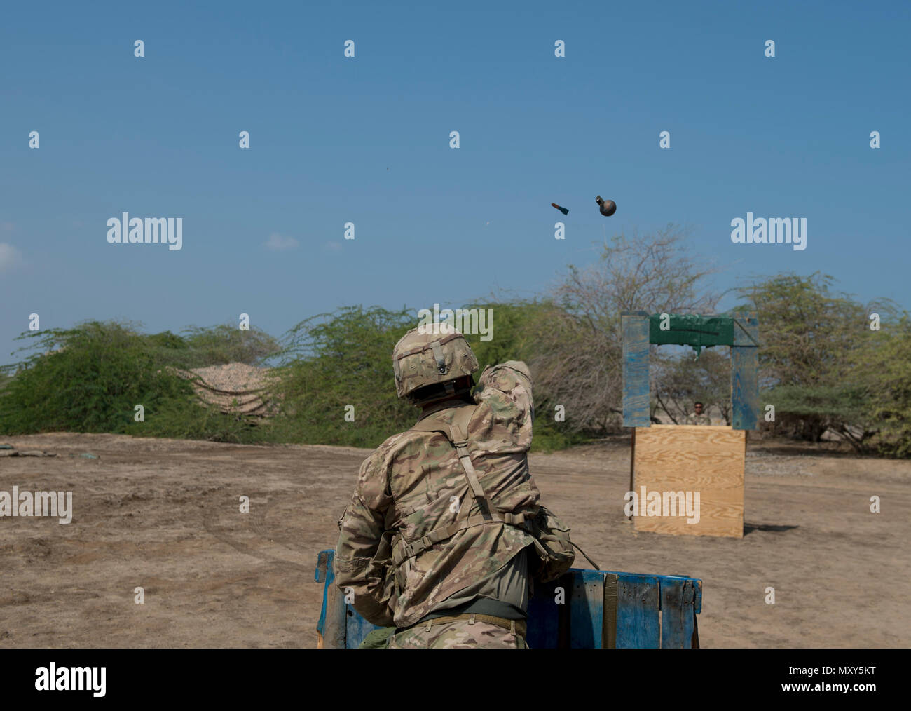 U.S. Army Infantry soldiers from the 1-124th Infantry Battalion and ...