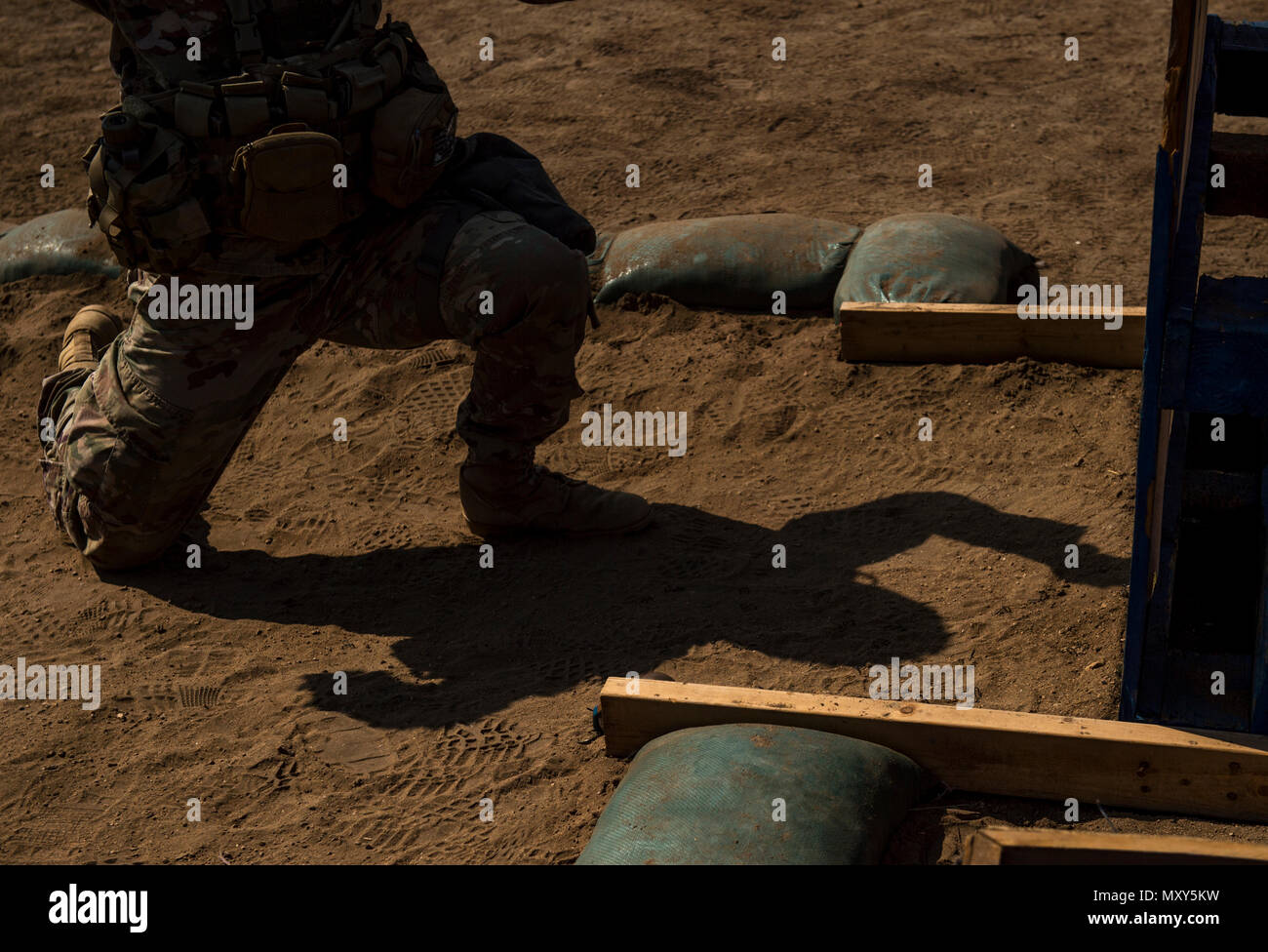 U.S. Army Infantry soldiers from the 1-124th Infantry Battalion and ...