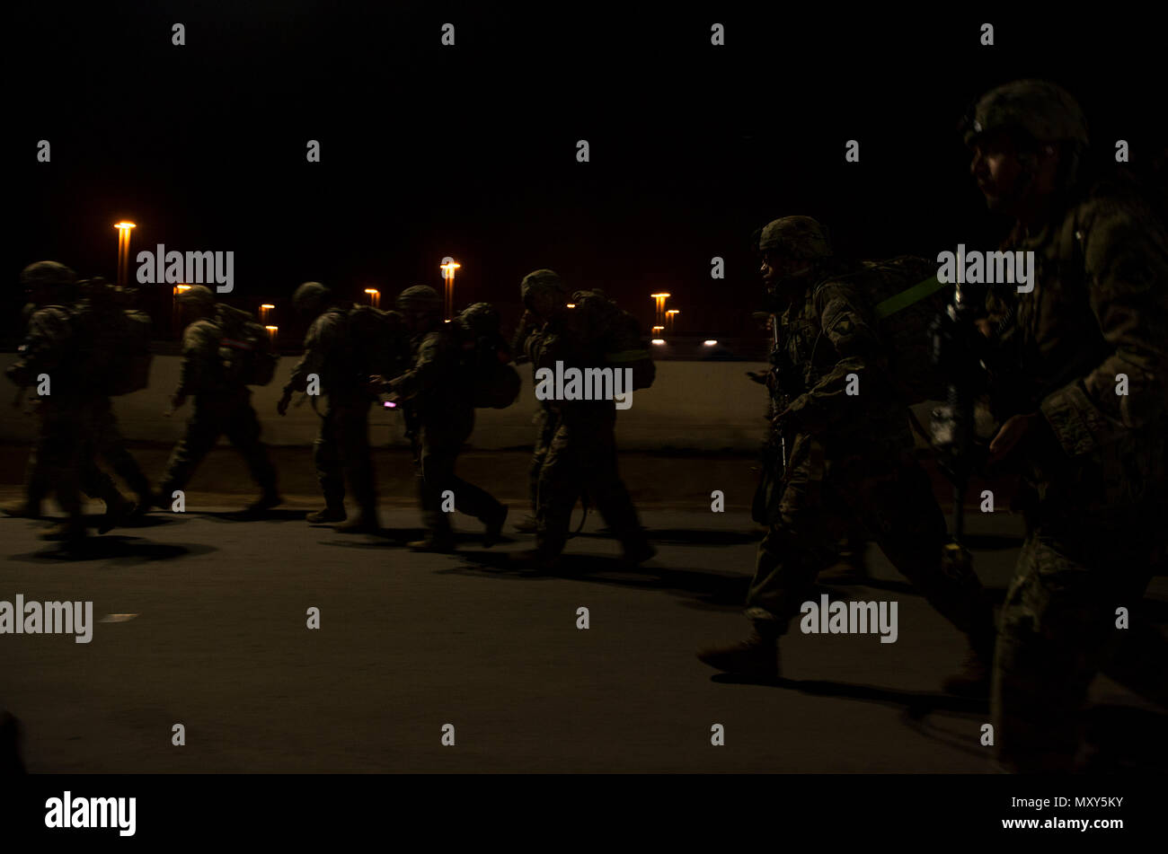 U.S. Army Infantry soldiers from the 1-124th Infantry Battalion and ...