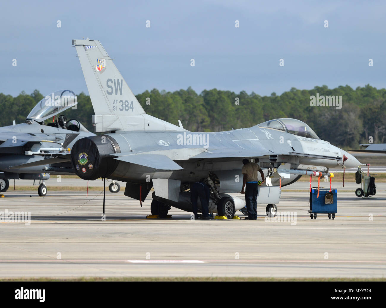 An F-16CM Fighting Falcon from the 20th Fighter Wing, Shaw Air Force ...