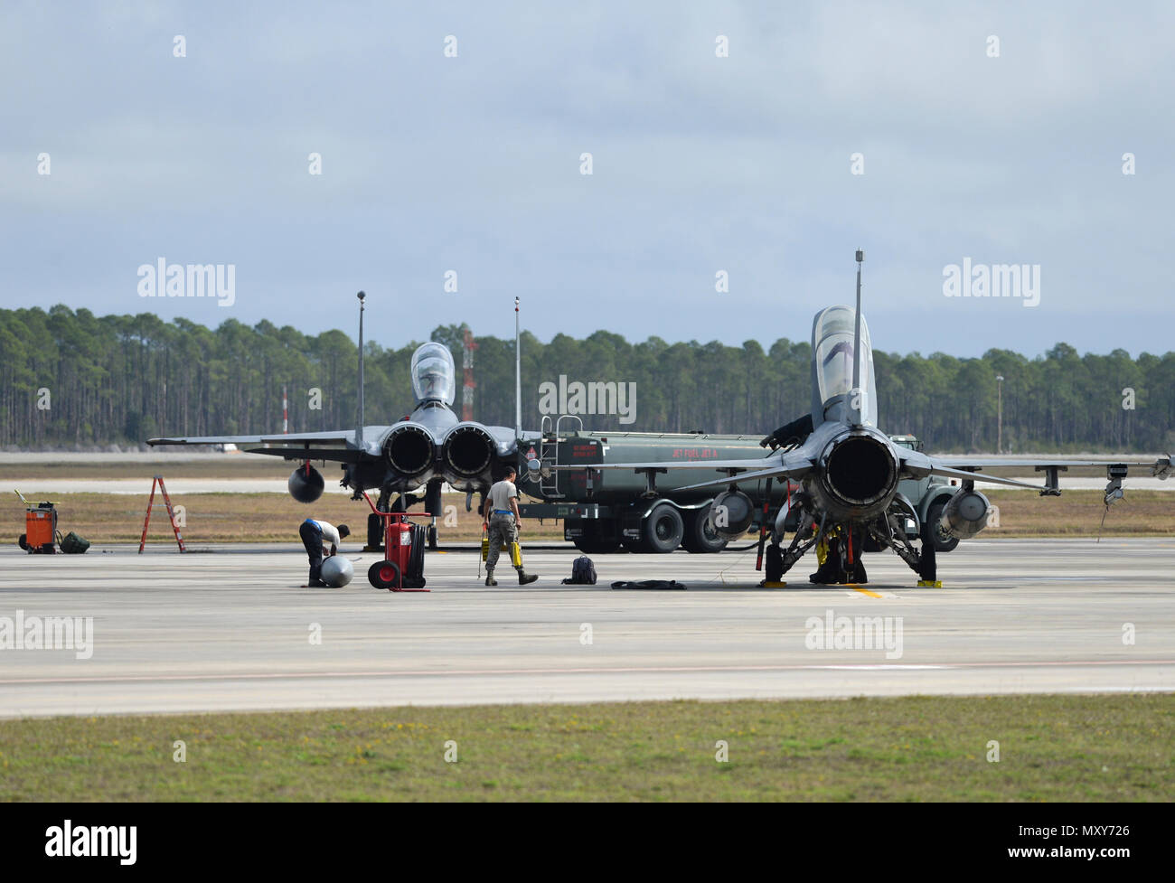 An F-16CM Fighting Falcon from the 20th Fighter Wing, Shaw Air Force ...