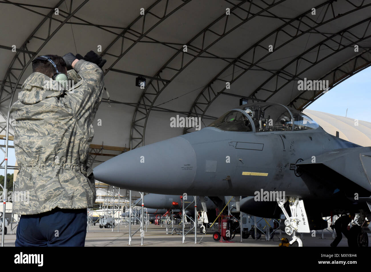 Razor talon strike eagle hi-res stock photography and images - Alamy