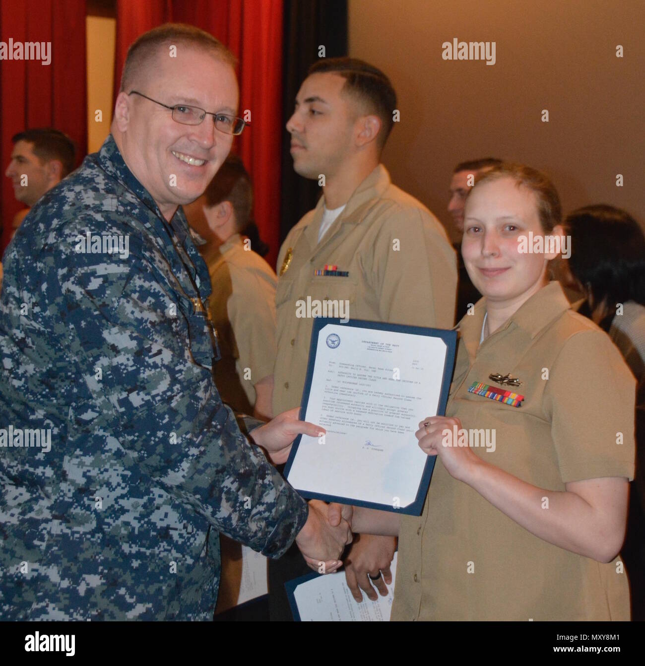 161214-N-UQ990-039 SILVERDALE, Wash. (Dec. 14, 2016) – Capt. Alan ...